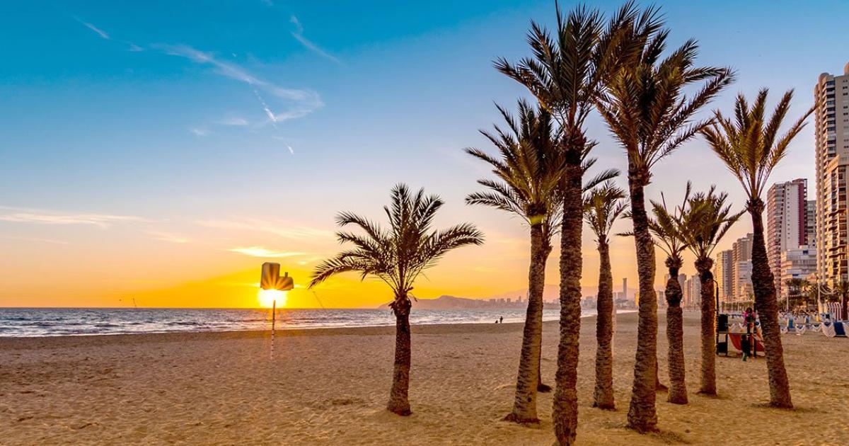 9 advantages to choose Benidorm on the December bank holiday